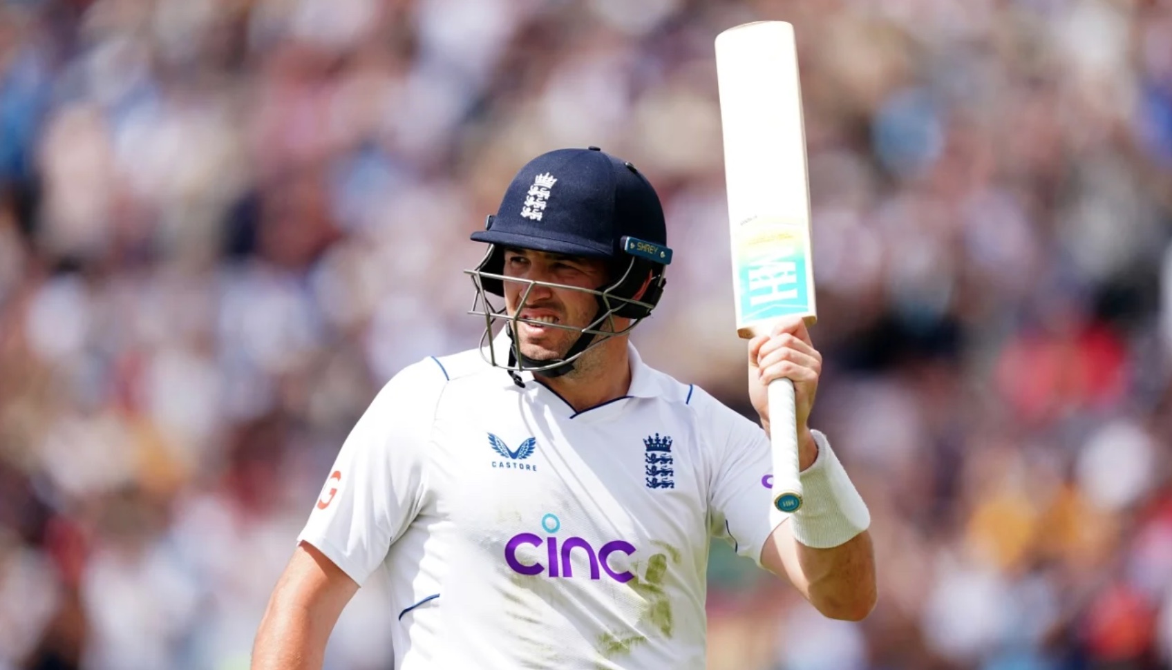 Overton having 'good fun' on Test debut