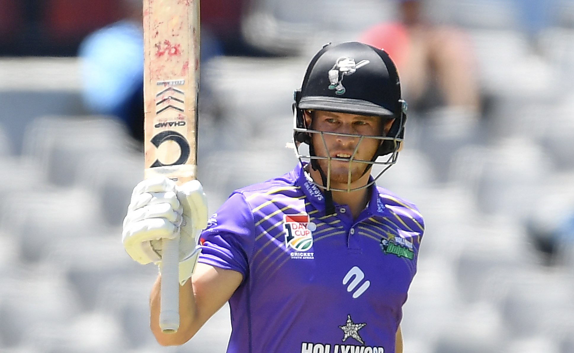 Dolphins' Porteous gets confidence boost