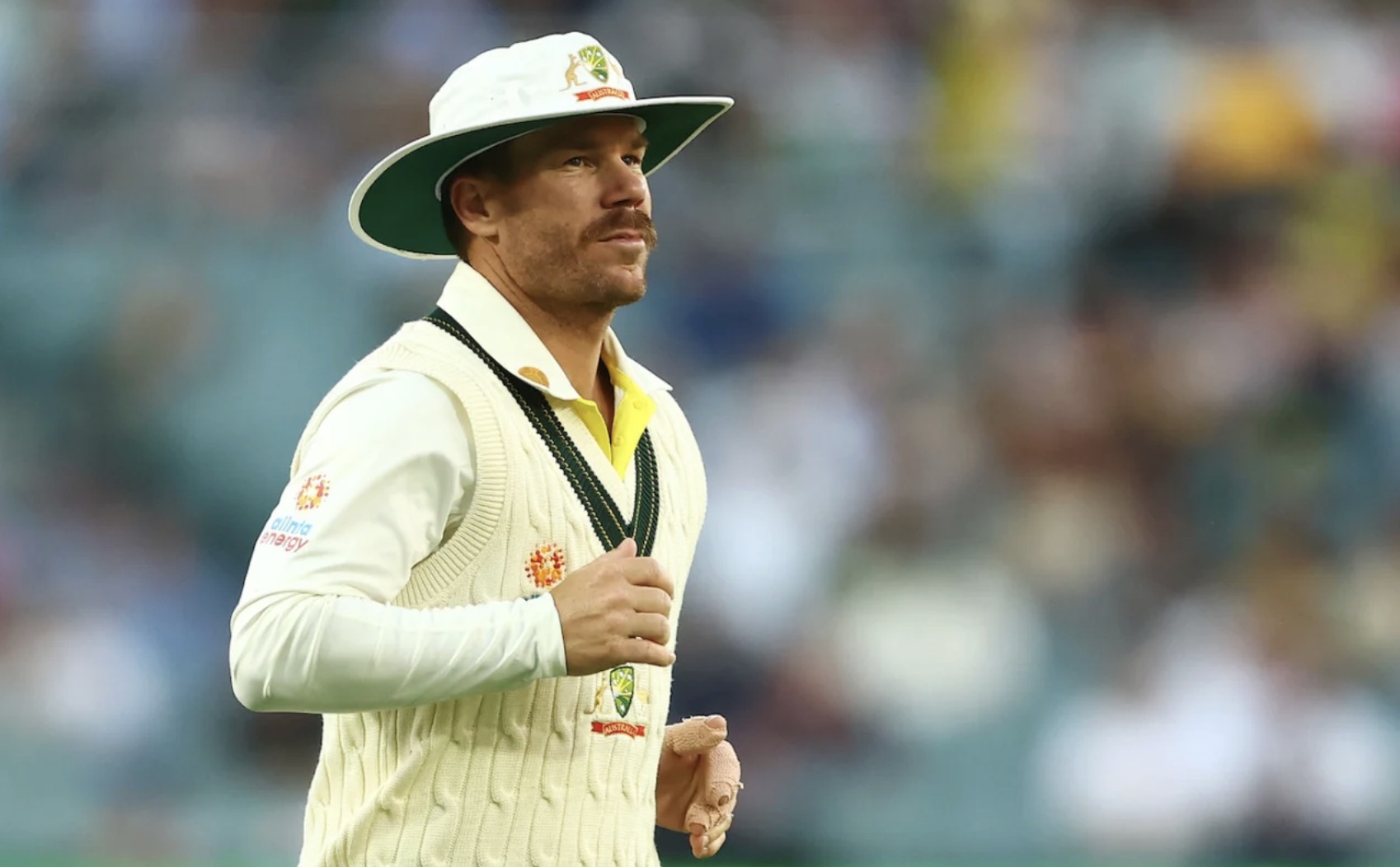 Warner fires shot at Cricket Australia