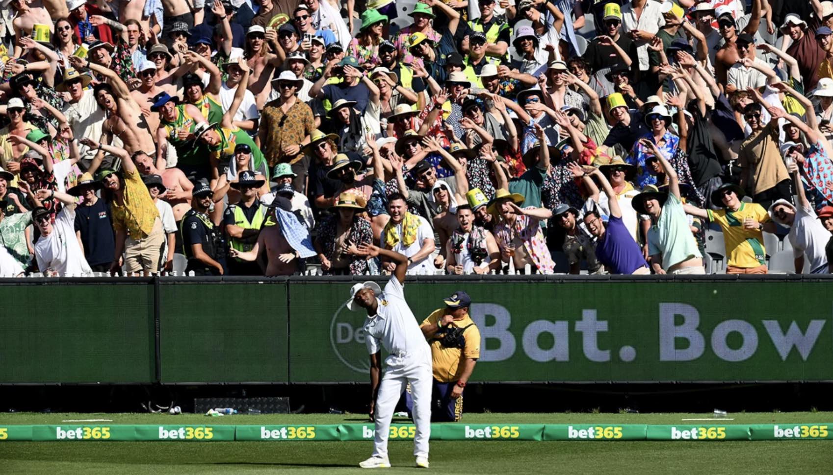 Watch: Rabada wins over MCG crowd