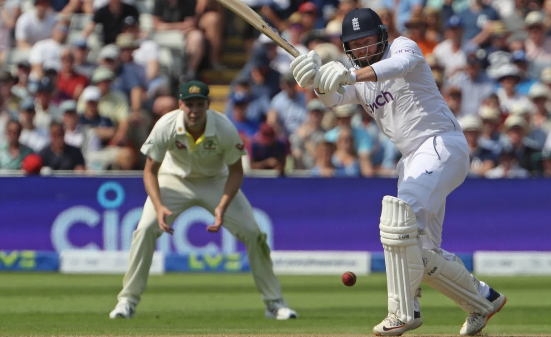 Ashes rivals to stick to their guns