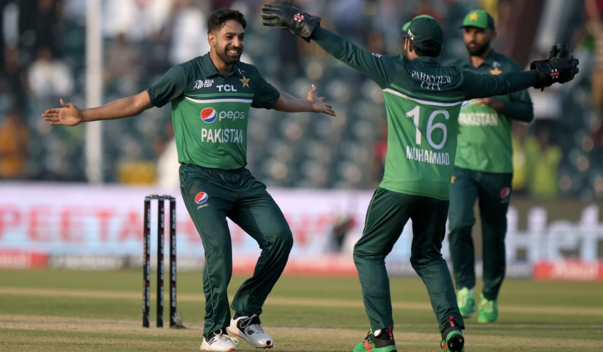 Rauf leads Pakistan's rout of Bangladesh