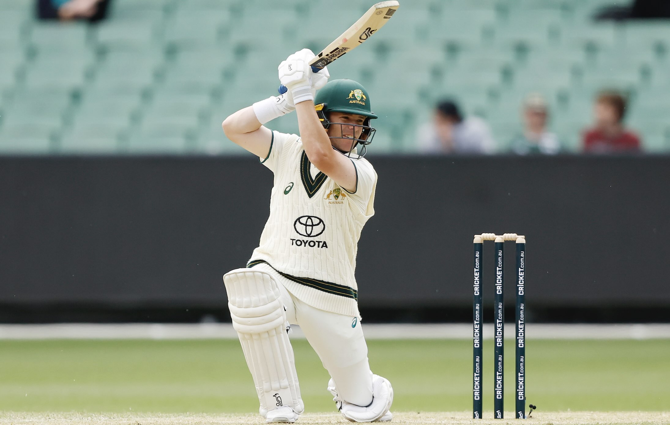 Harris takes pole position in Australia 'bat-off'